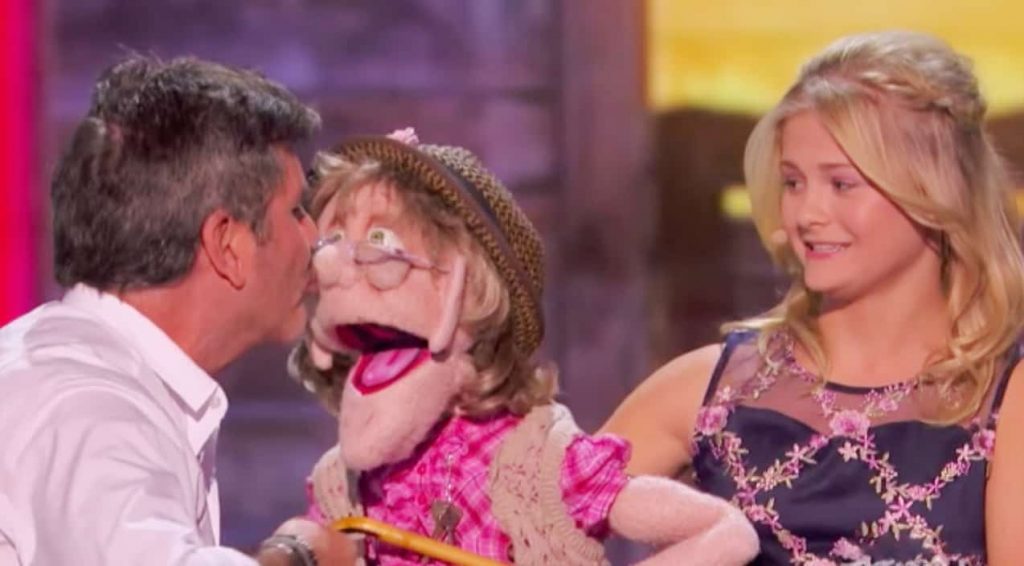 Simon Kisses Darci Lynne’s Puppet Edna After She Serenades Him On ‘The ...